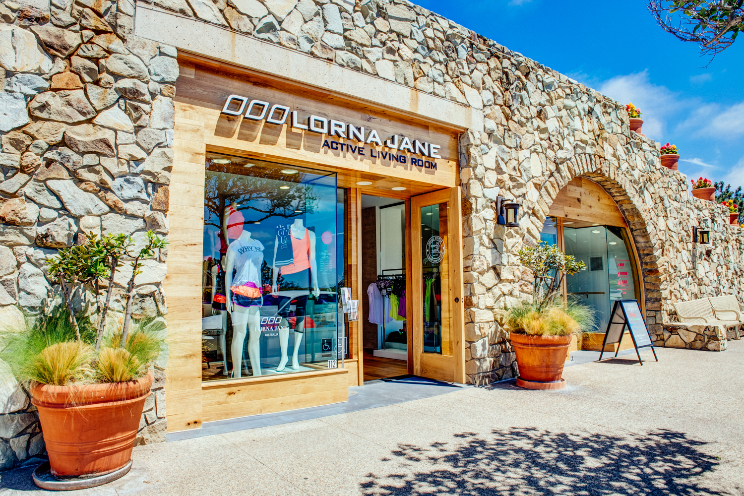 Lorna Jane's Quick Global Store Fit-Outs | SI Retail