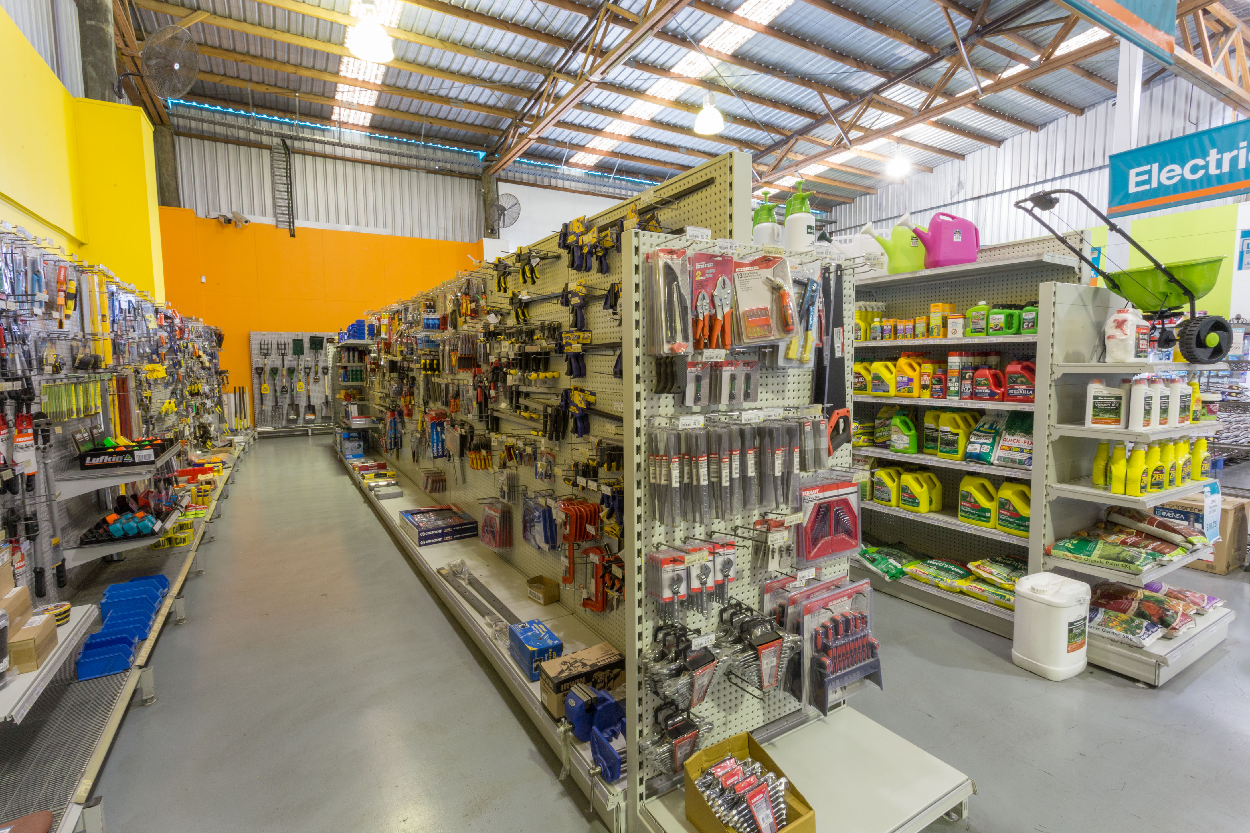 Durable Gondola Shelving at Bremick Fasteners | SI Retail